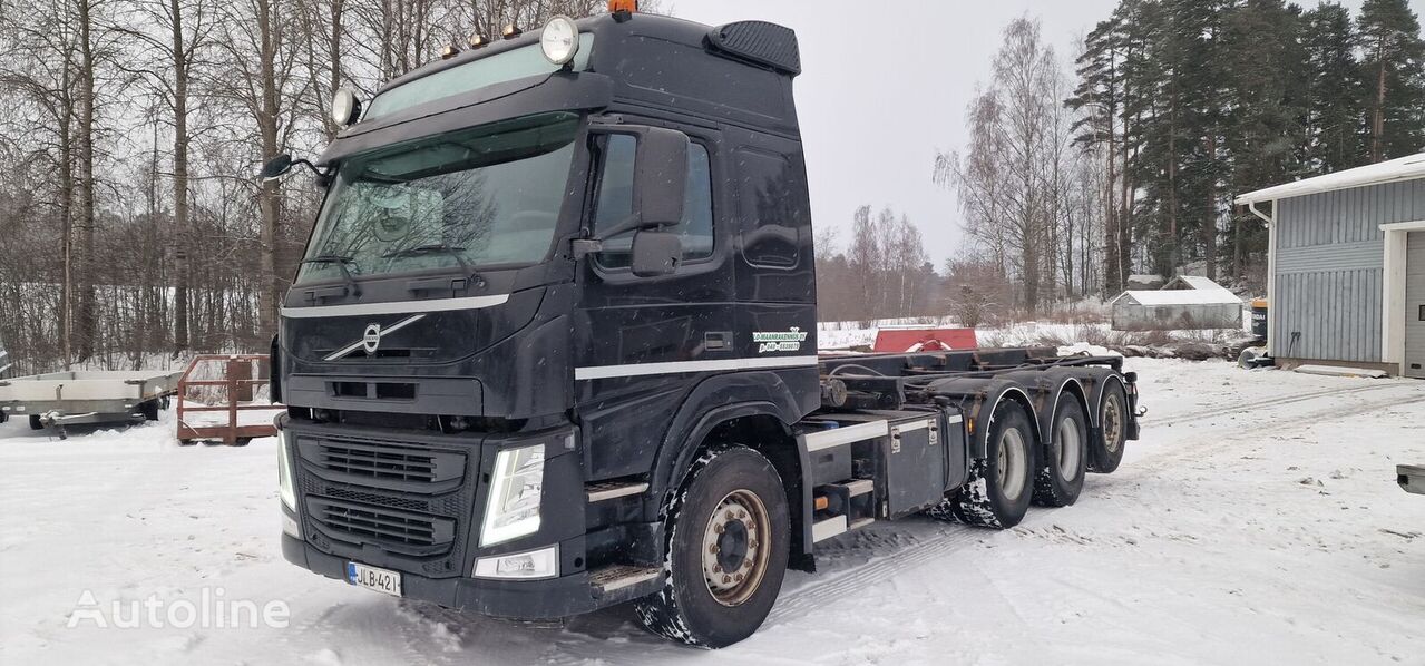 Volvo FM13 kamion sa kukom za podizanje tereta