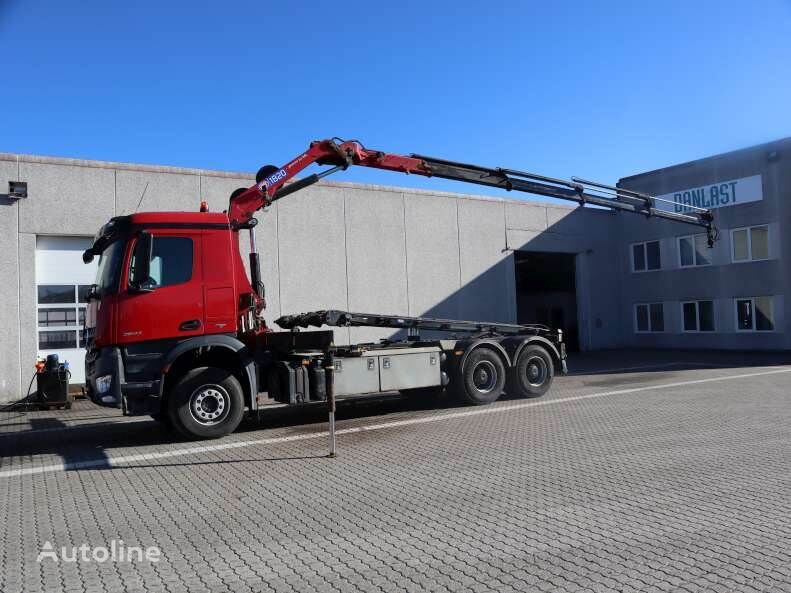 Mercedes-Benz Arocs 2643 euro 6 kamion sa kukom za podizanje tereta