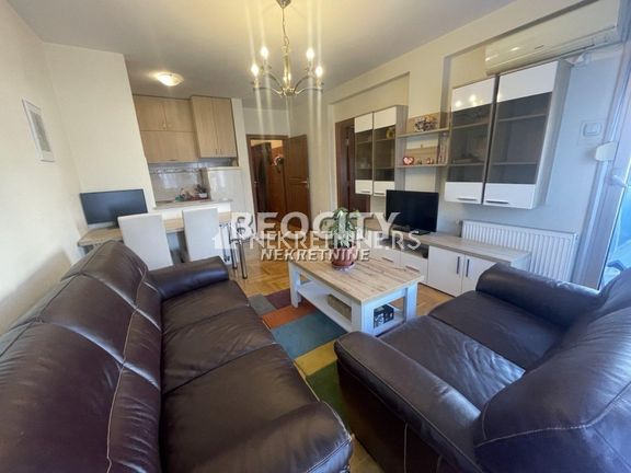 Novi Sad, Sajam, Bulevar kralja Petra, 1.5, 45m2, 500EUR