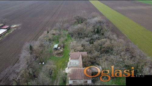 Na prodaju kuća ( RANČ) sa prostranim placem od 30.001 m² na samo 1 km od centra Temerina !!!