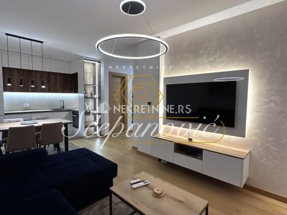 Novi Sad, Rotkvarija (Žitni trg), 2.5 stan, 65m2, 1300 EUR