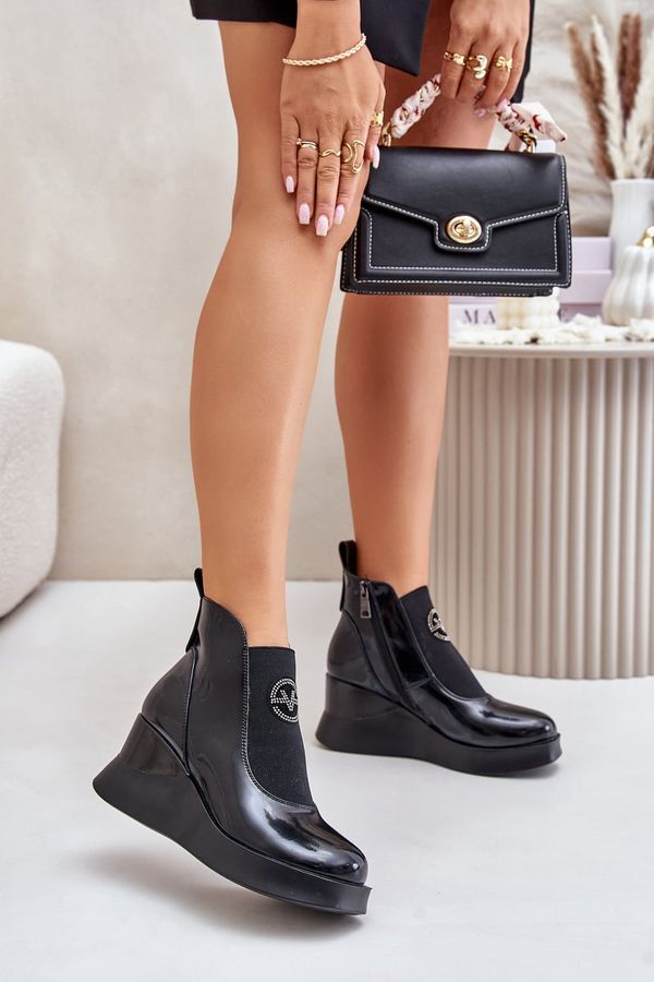 PATENT LEATHER ANKLE BOOTS WITH WEDGE INSULATION VINCEZA BLACK