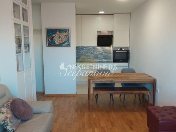 Novi Sad, Rotkvarija (Žitni trg), 3.0 stan, 56m2, 170000 EUR