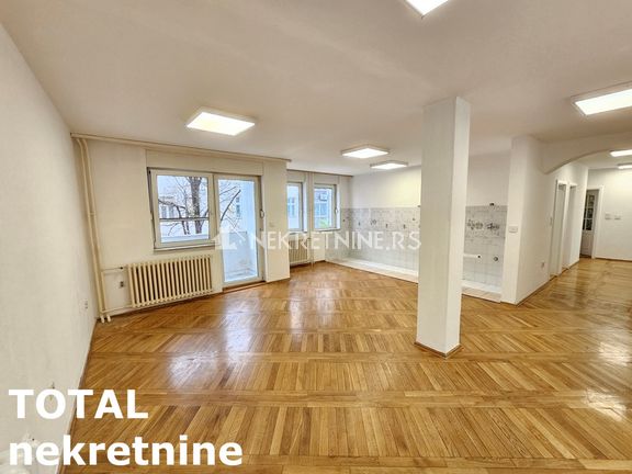 Četvorosoban stan NOVI SAD, 247200€