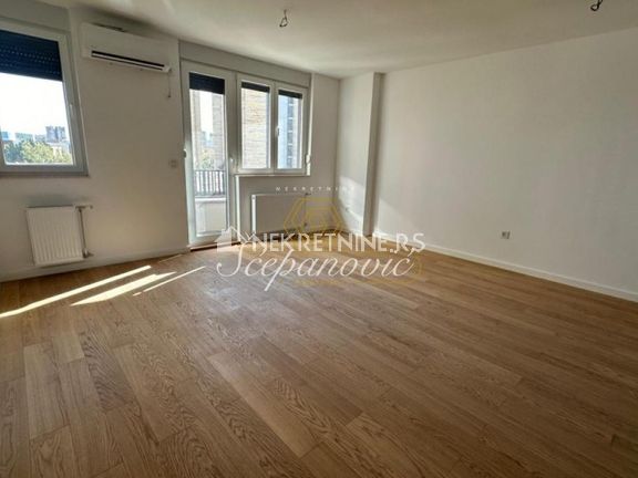 Novi Sad, Grbavica, 4.0 stan, 92m2, 276000 EUR