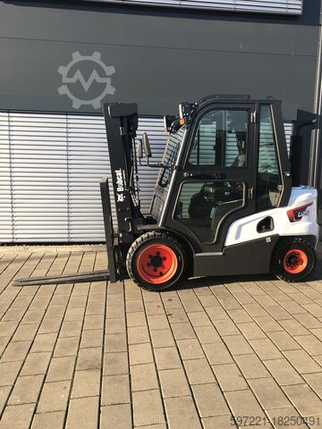 Prednji utovarivač viljuškar
Bobcat D25NXS