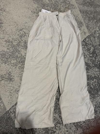 Nove pantalone stradivarius sa etiketom