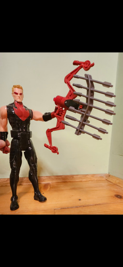 Hawkeye Marvel heroj 30cm