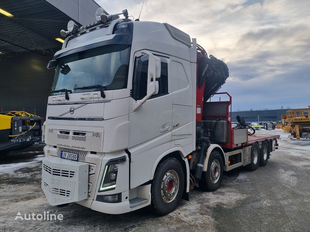 Prodaje se Volvo FH 8X4 kranbil kamion s ravnom platformom na aukciji