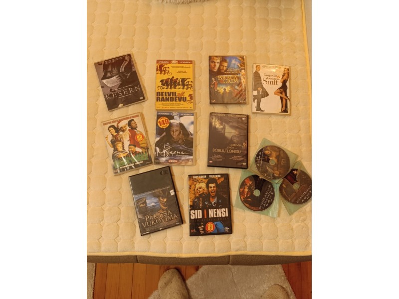 Lot od 10 filmova na DVD-u