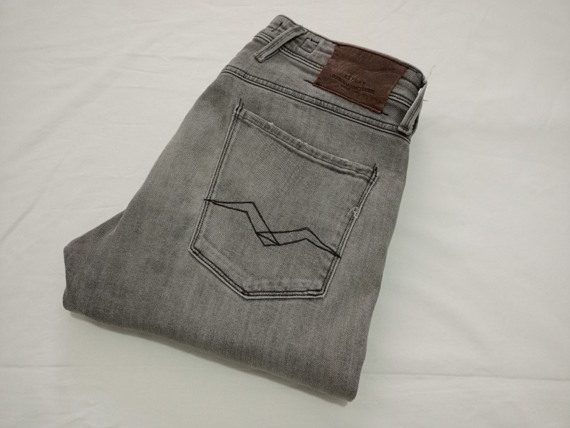 Replay "Anbass" - Slim Fit Distressed Jeans