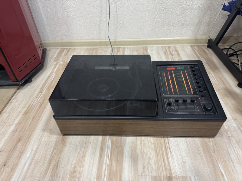 **UNIVERSUM VTF 754 RETRO VEOMA REDAK GRAMOFON**