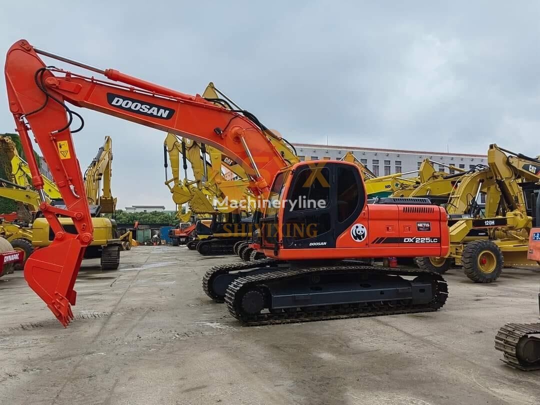 Doosan DX225 bager guseničar