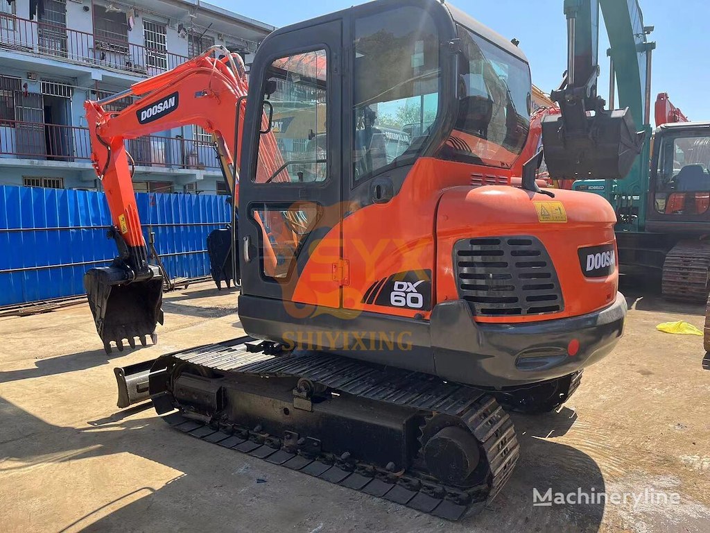 Doosan DX60 bager guseničar