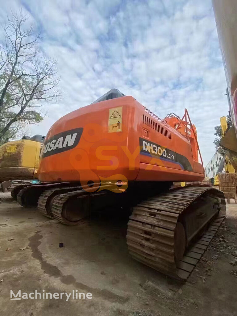 Doosan DX300 bager guseničar