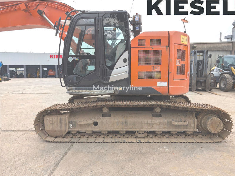 Hitachi ZX225USLC-5 bager guseničar