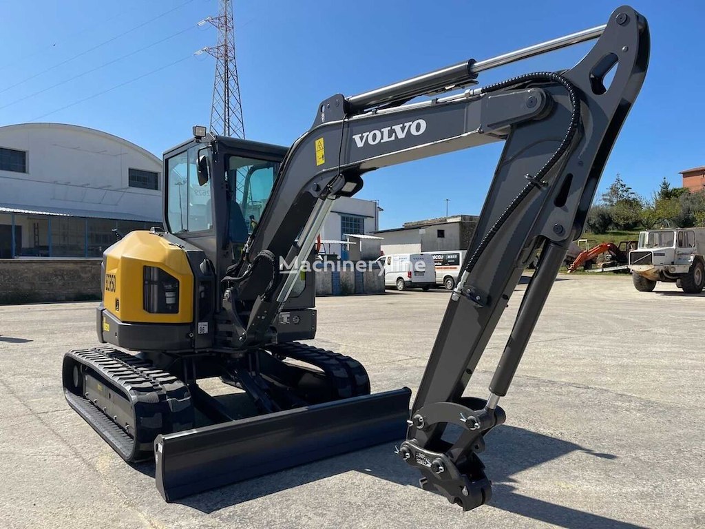 Novi Volvo ECR50F mini bager