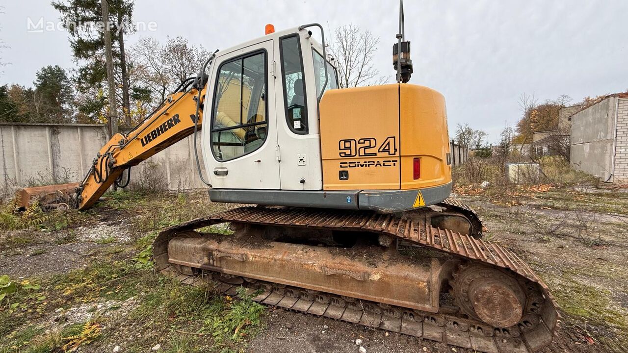 Liebherr R924 Compact bager guseničar