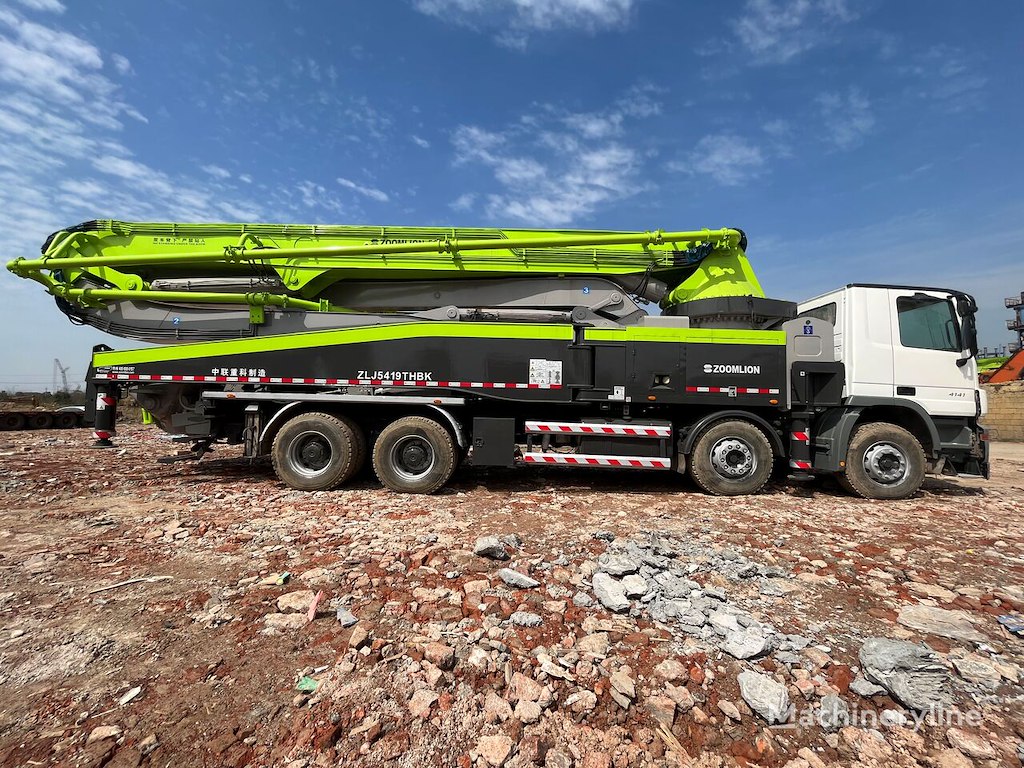 Zoomlion na šasiji Mercedes-Benz 52M pumpa za beton