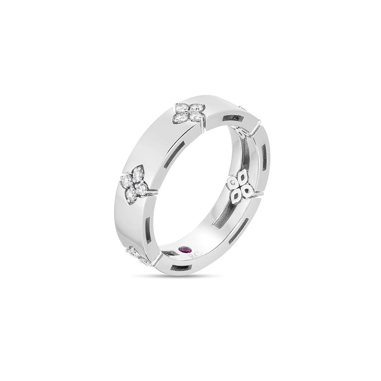 Love in Verona ring with diamonds