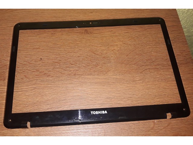 Toshiba Satellite L655D-S5050 - Lajsna oko displeja