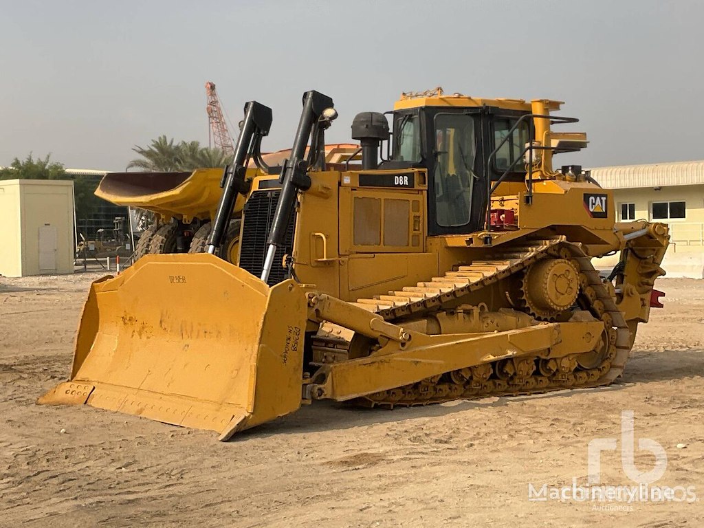 Prodaje se Caterpillar D8R buldožer na aukciji