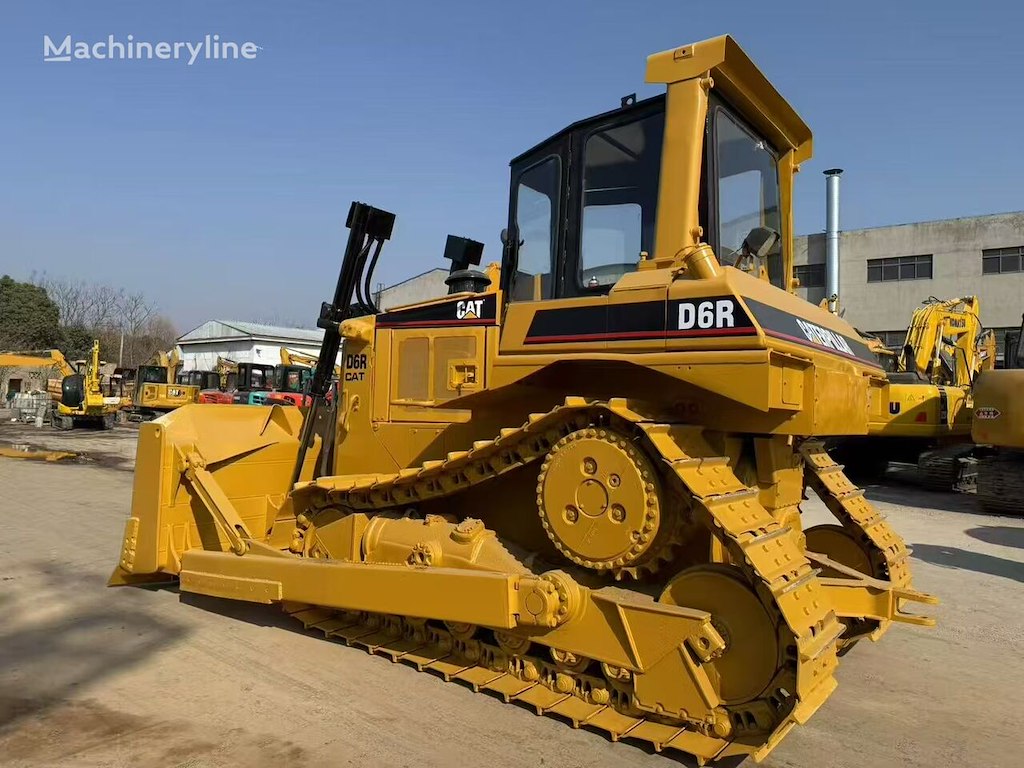 Caterpillar D6R buldožer