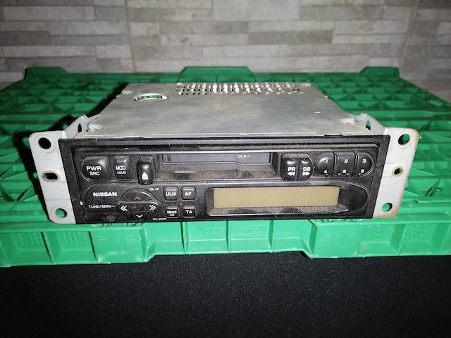 Radio kasetofon CLARION CH917 PN-1614U za NISSAN