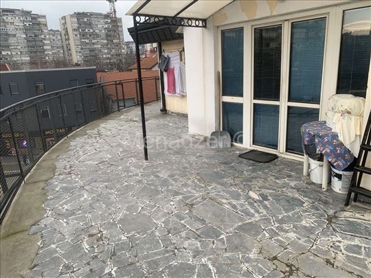 Zemun, 5.0 (deljiv na 2 stana), terasa, 174m2,3/3,