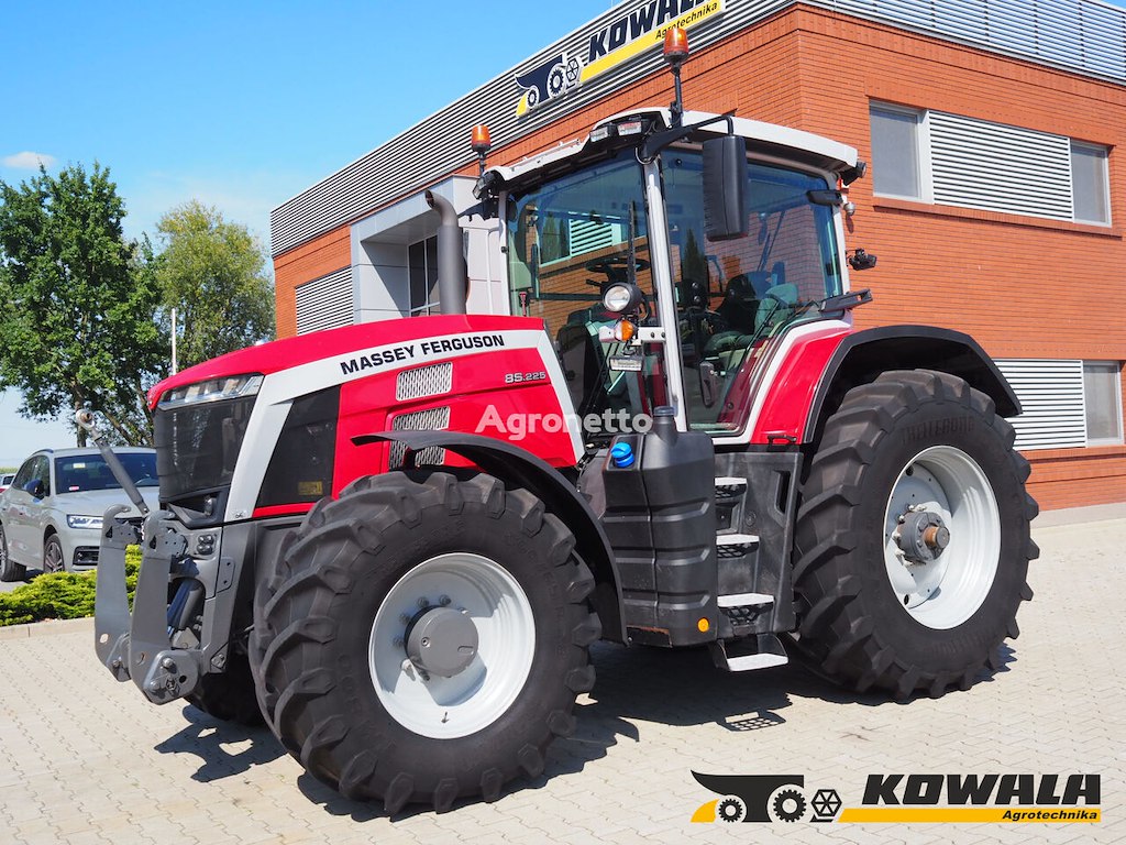 Massey Ferguson 8S.225 traktor točkaš