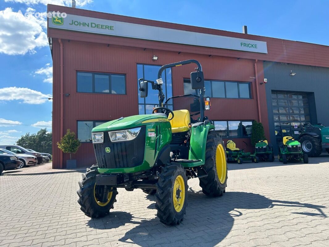 Novi John Deere 3038E traktor točkaš