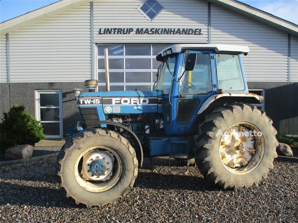 Ford TW15 Forse II med HEVA opklappelig frontlift på traktor točkaš