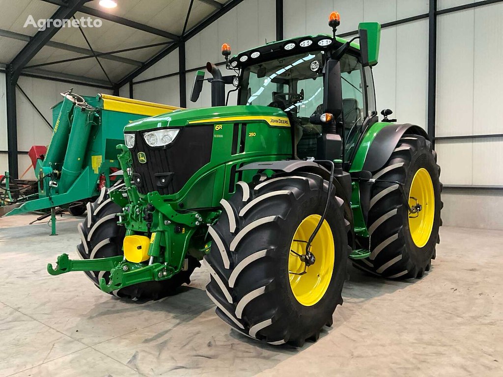 Prodaje se John Deere 6R250 traktor točkaš na aukciji