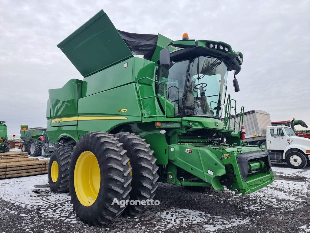 John Deere S670 ( UZhE V UKRAINE ) SVOBODNYY kombajn za žito