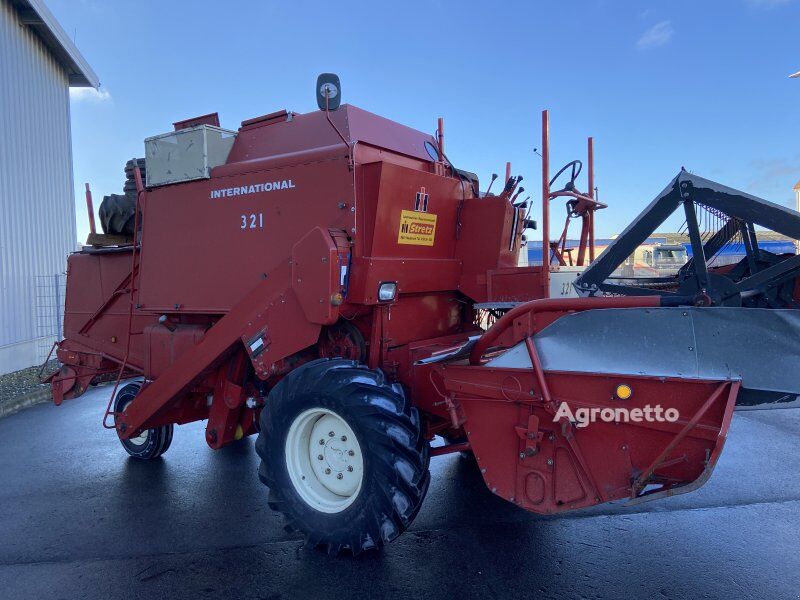 Case IH 321 fast neu mit diversen ET. Teilen kombajn za žito