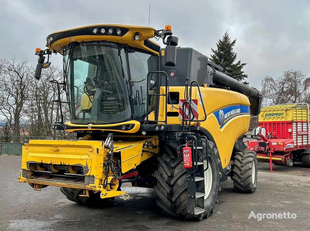 New Holland CX880 kombajn za žito