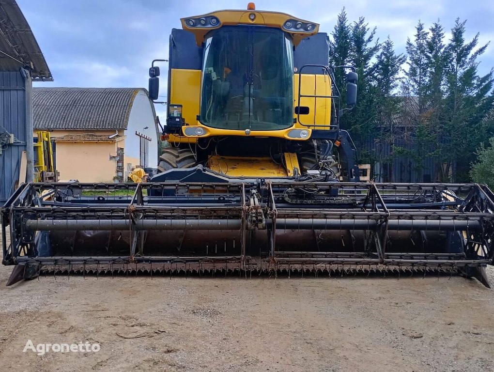 New Holland CSX7060 kombajn za žito