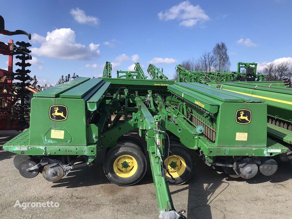 John Deere 455 mehanička sejalica