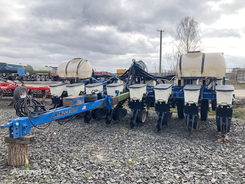 Kinze 3000 pneumatska precizna sejalica