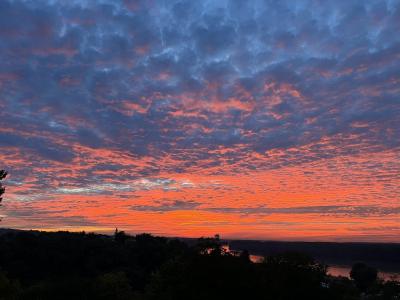 BANOSTOR (FRUSKA GORA) PRELEPA KUCA SA SAVRSENIM POGLEDOM NA DUNAV