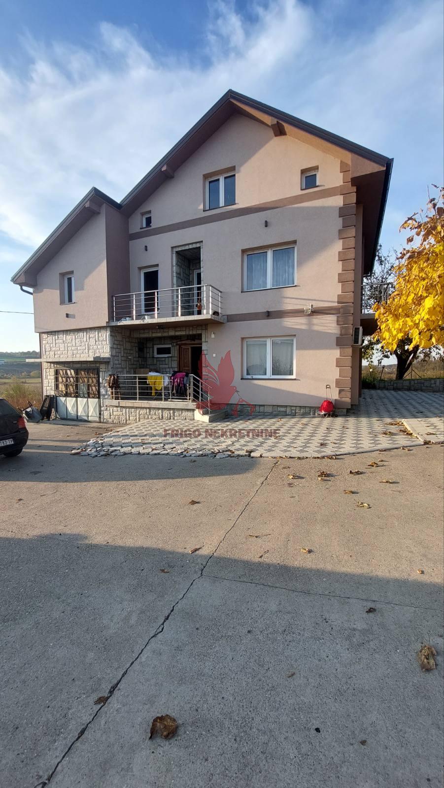 Kuća i perionica, vulkanizerska radnja na glavnom putu, Mladenovac #K731 #1639 470.000 €