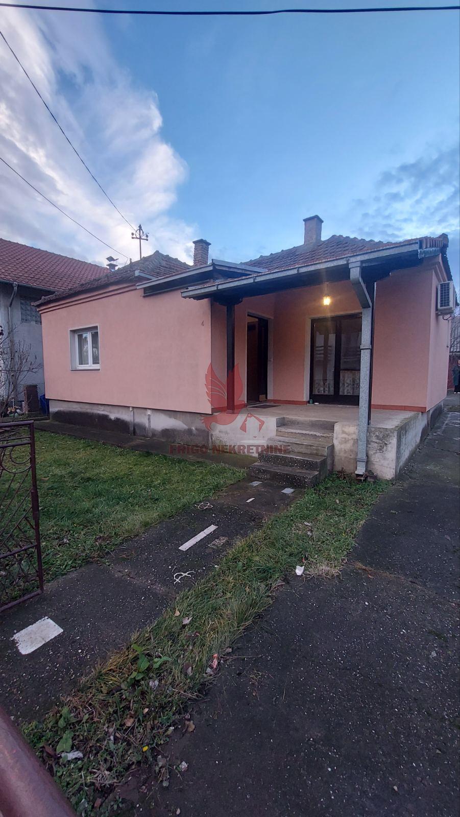 Renovirana praktična kuća sa garažom #K736 #1638 80.000 €