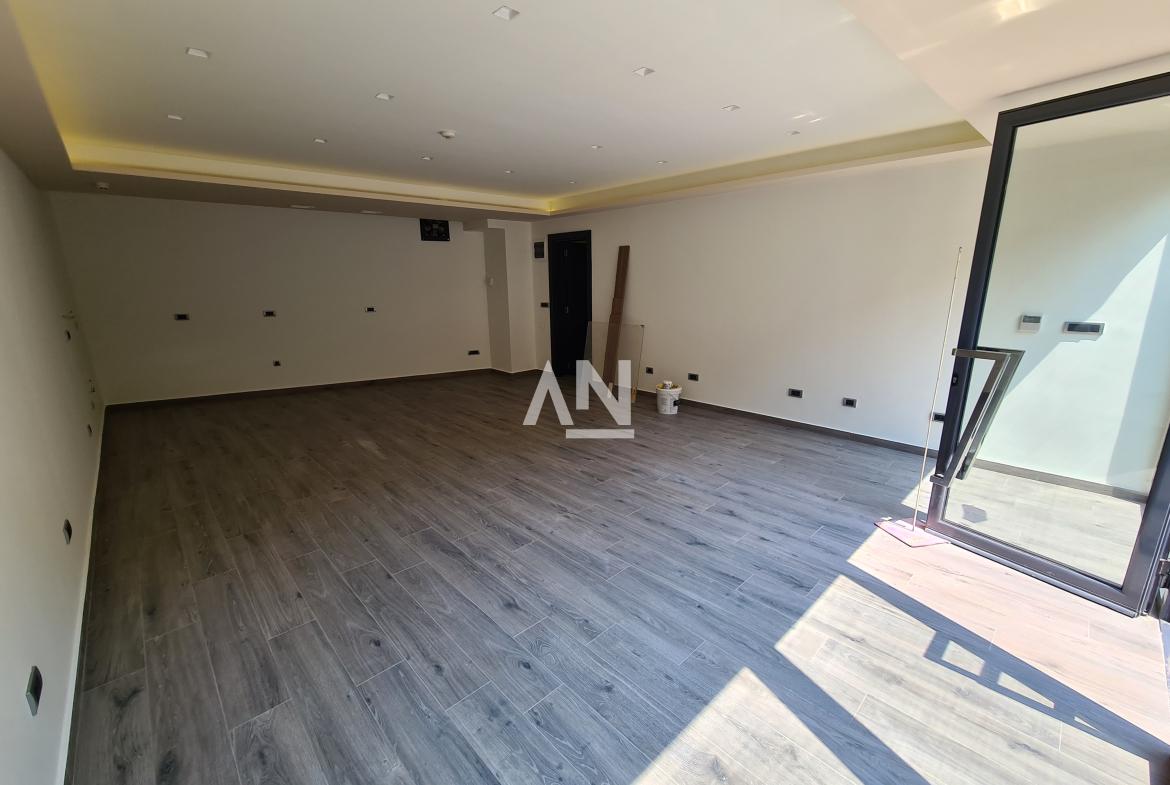 Vračar, Centar, Bulevar kralja Aleksandra, lokal sa izlogom (pasaž) 50m2! ID#7883 1.300 €