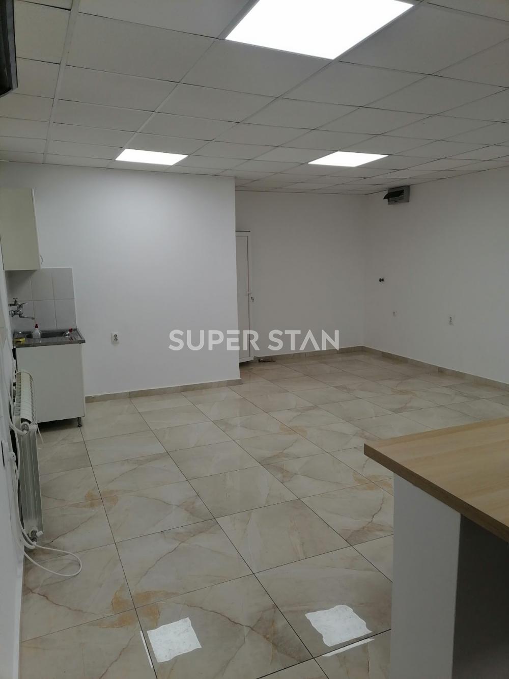 Odmah useljiv lokal preko puta Sava centra ID#1131 500 €