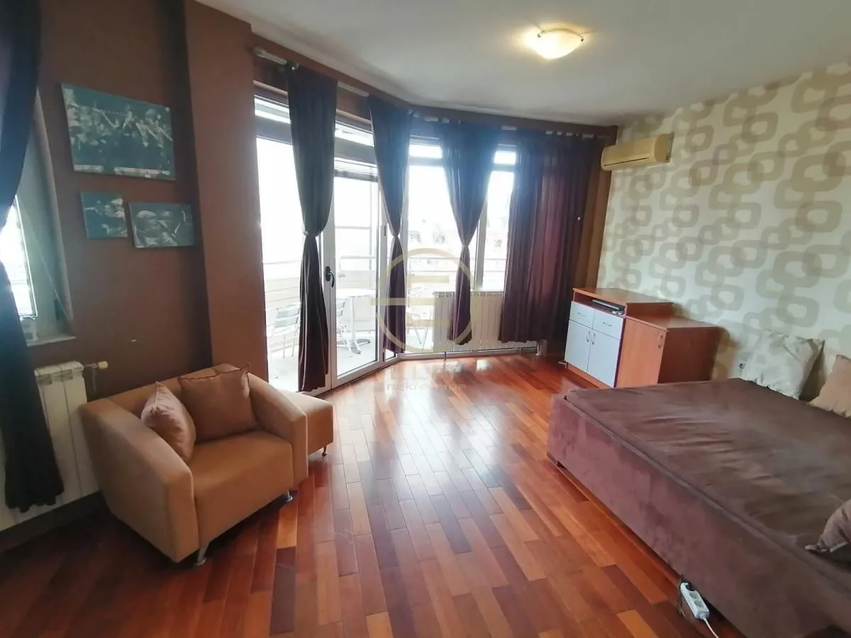 Izdavanje, garsonjera, 35m2, Bulevar Oslobodjenja, Novi Sad, Novi Sad