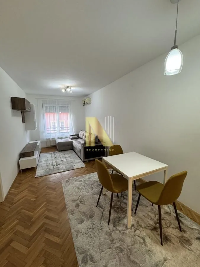 Izdavanje, dvosoban stan, 42m2, Centar, Novi Sad