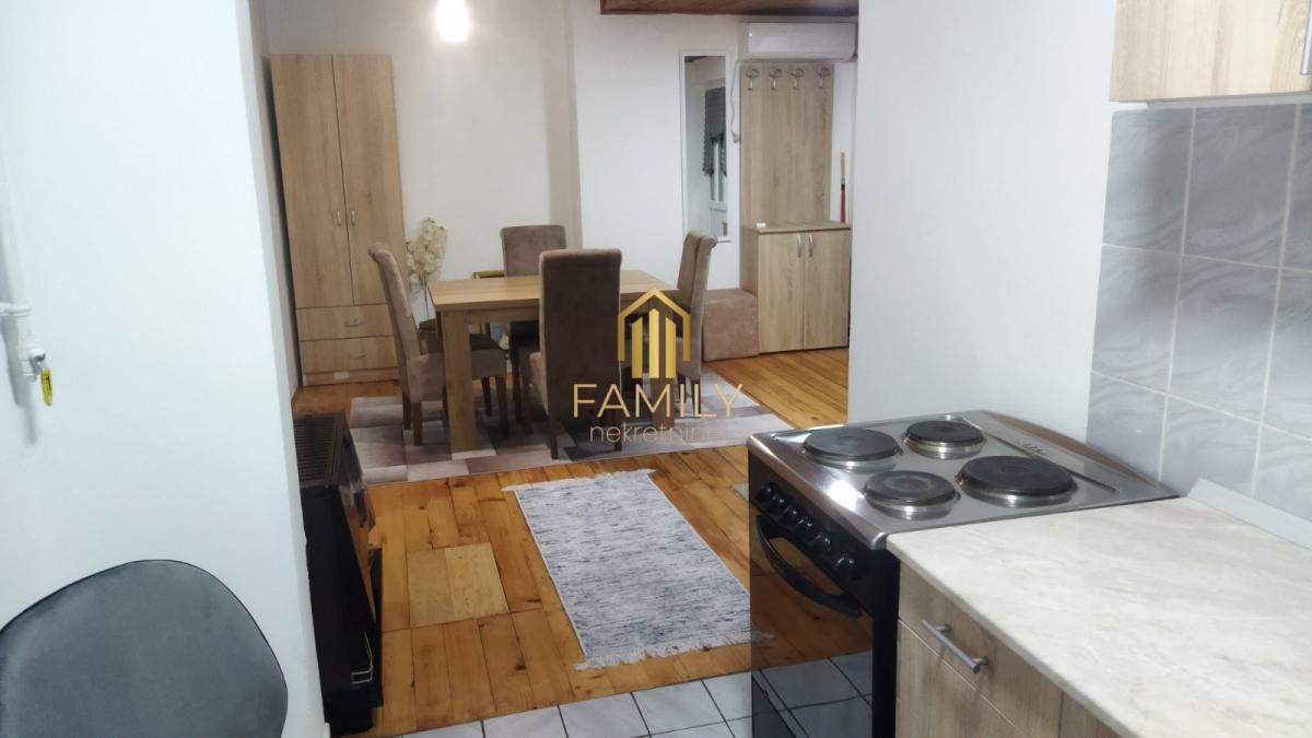 Izdaje se stan 83 m² u Petrovaradinu, Mažuranićeva 37, 400 €