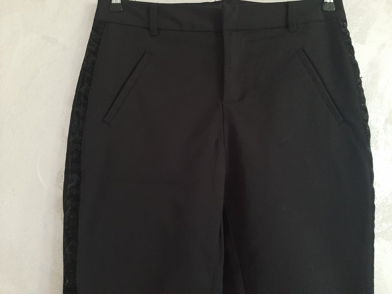 Vero moda pantalone predivne vel M