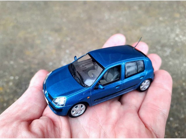 Renault Clio 2 1.6 16V Privilege 1/43