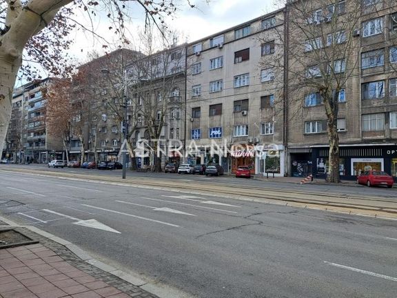 Lokal preko puta Tašmajdana sa velikim izlogom